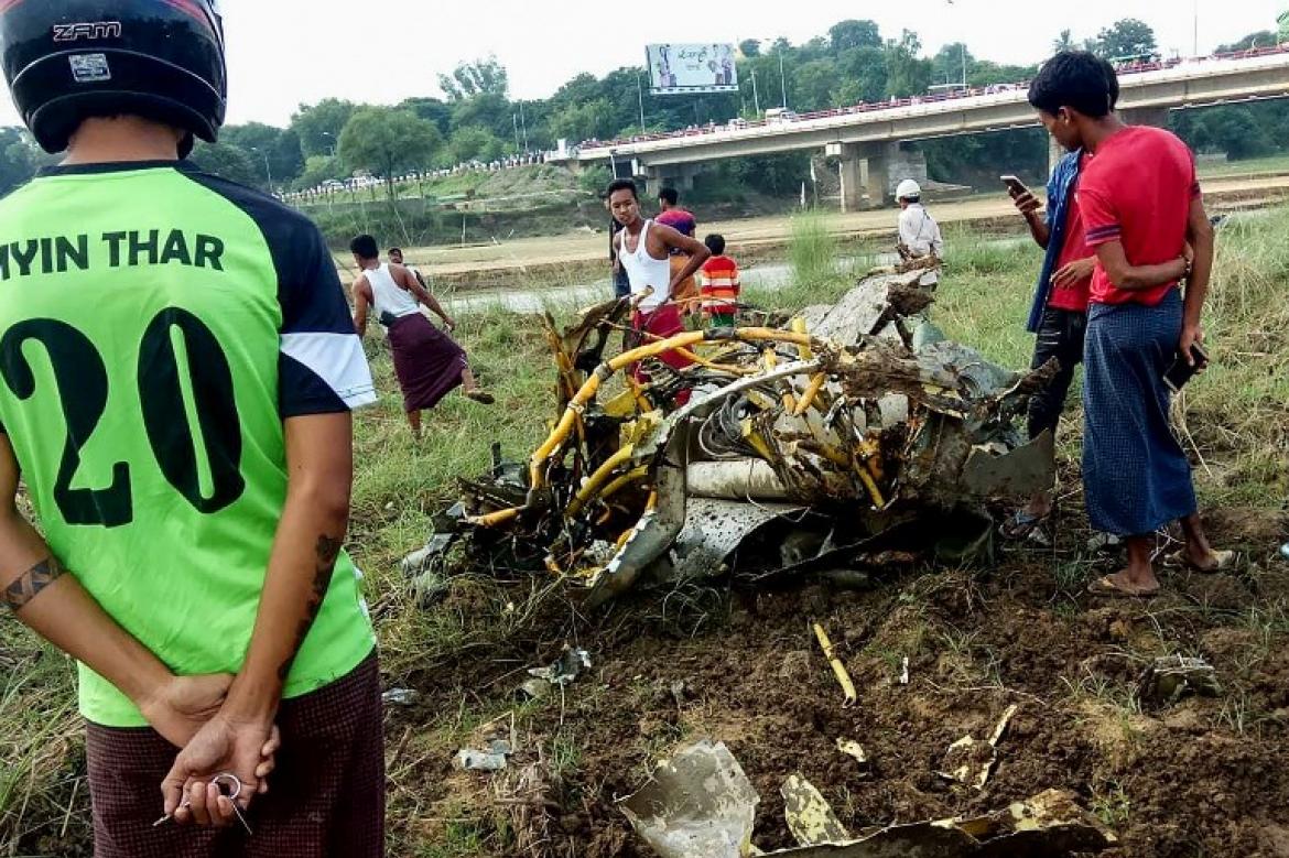 F-7 လေယာဉ်နှစ်စီး မိနစ်ပိုင်းခြားပြီး ပျက်ကျ၊ လေယာဉ်မှူးများနှင့် ကျောင ...